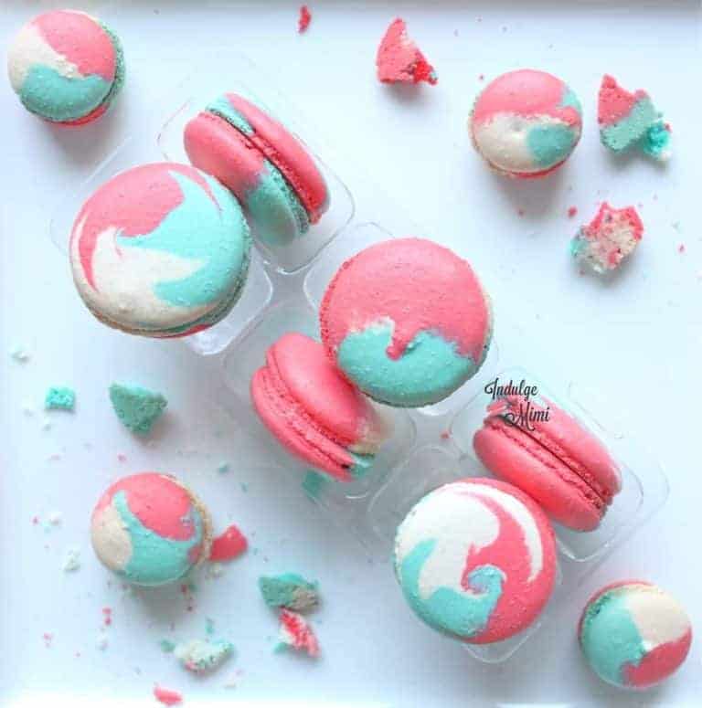 Multi-color Macarons Video Tutorial & Christmas Party Table Ideas ...