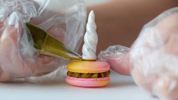 Magical Tri-Colored Unicorn Macarons with Green Tea Swiss Buttercream ...